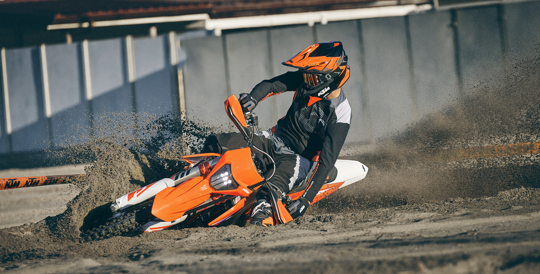 KTM DUKE34 distributeur officielle des motos KTM Husqvarna enduro ...